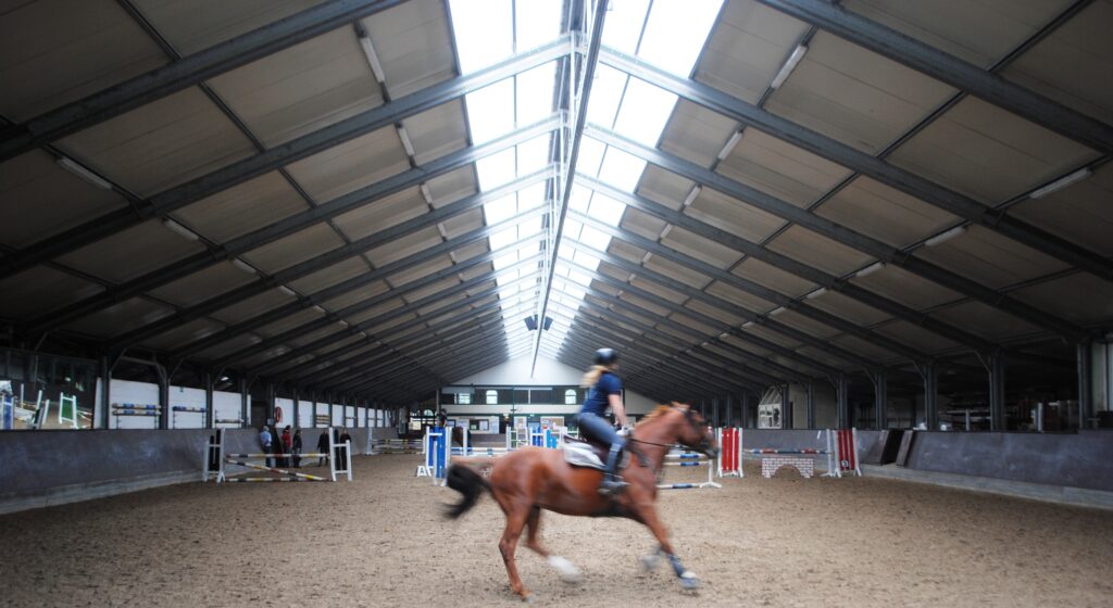 Manège Llyda Stables | Référence Frisomat